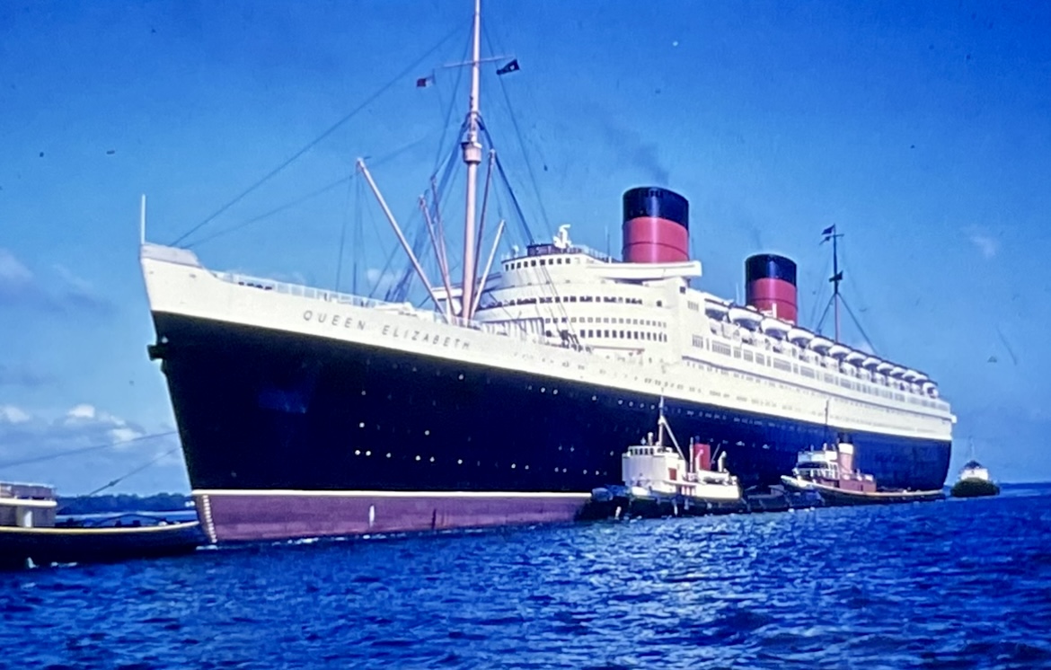 ARRIVÉE DU PAQUEBOT RMS QUEEN ELIZABETH