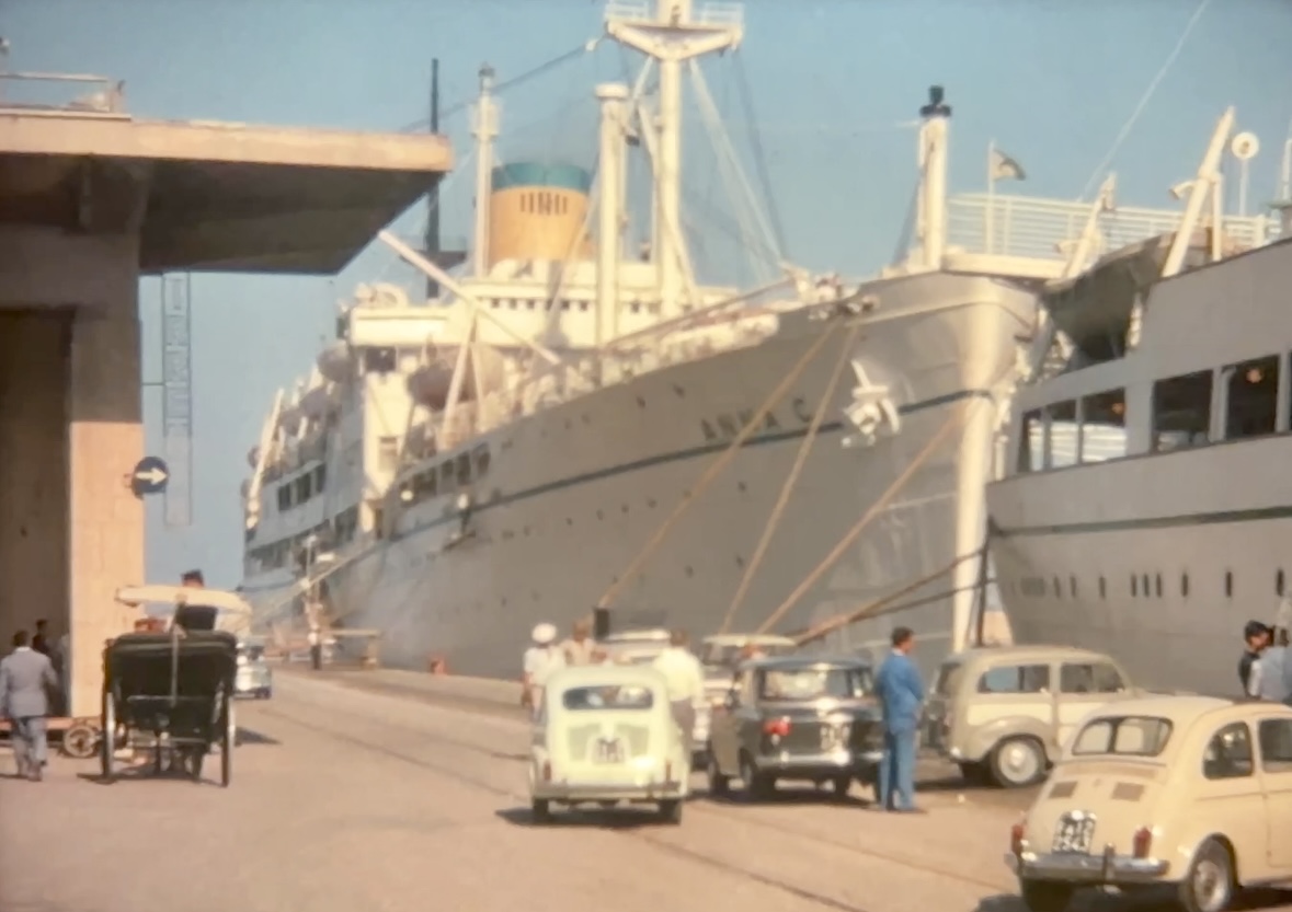 PREMIER NAVIRE DE LA CIE COSTA : ANNA C - Croisières et Paquebots
